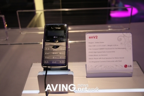 LG전자, 풀 쿼티키패드 장착 스마트폰 '엔비2' 공개!