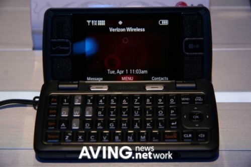 LG전자, 풀 쿼티키패드 장착 스마트폰 '엔비2' 공개!