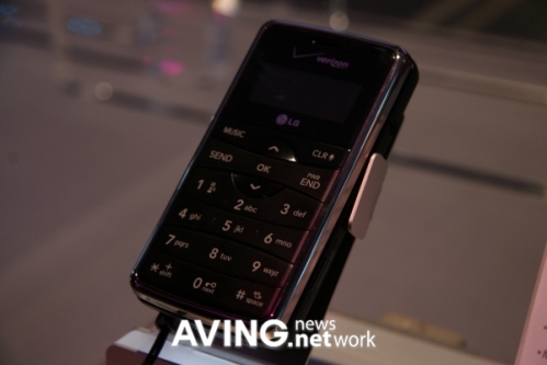 LG전자, 풀 쿼티키패드 장착 스마트폰 '엔비2' 공개!